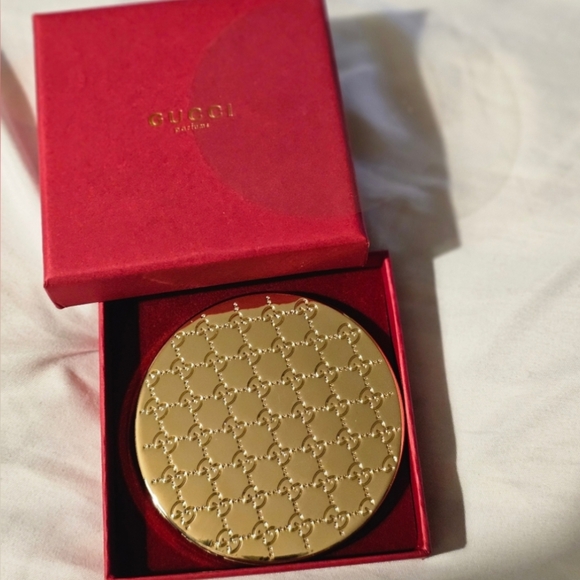 Gucci | Makeup | Gucci Compact Mirror | Poshmark